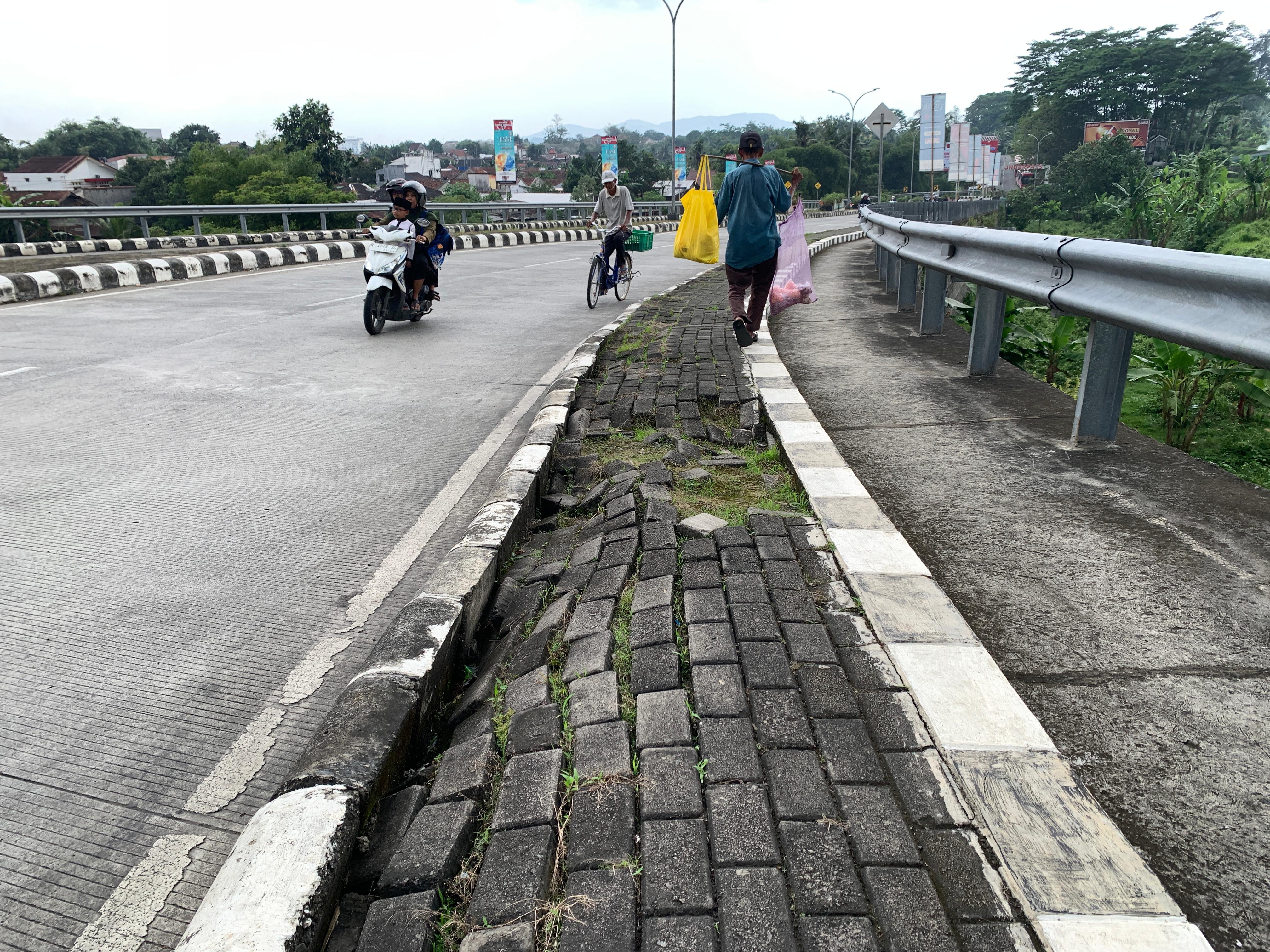 Trotoar Underpass Rusak, DPU Akui Terkendala Anggaran