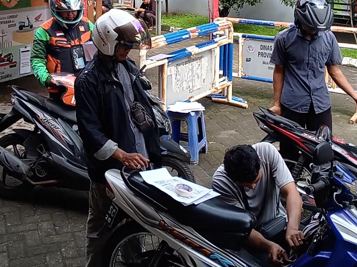 Tunggakan PKB Jateng Tembus Rp3 Triliun, Wajib Pajak di Purbalingga ...