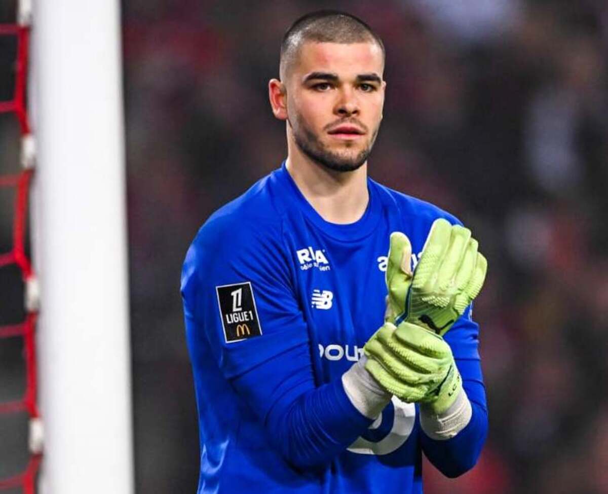 PSG Bidik Lucas Chevalier Jadi Kiper Utama, Bagaimana Nasib Donnarumma?
