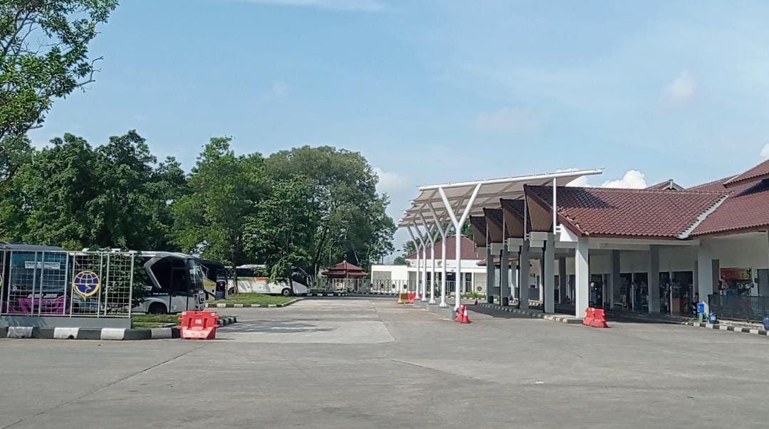 Bus AKAP Dilarang Beroperasi, Sebagian Besar PO Di Terminal Bulupitu ...
