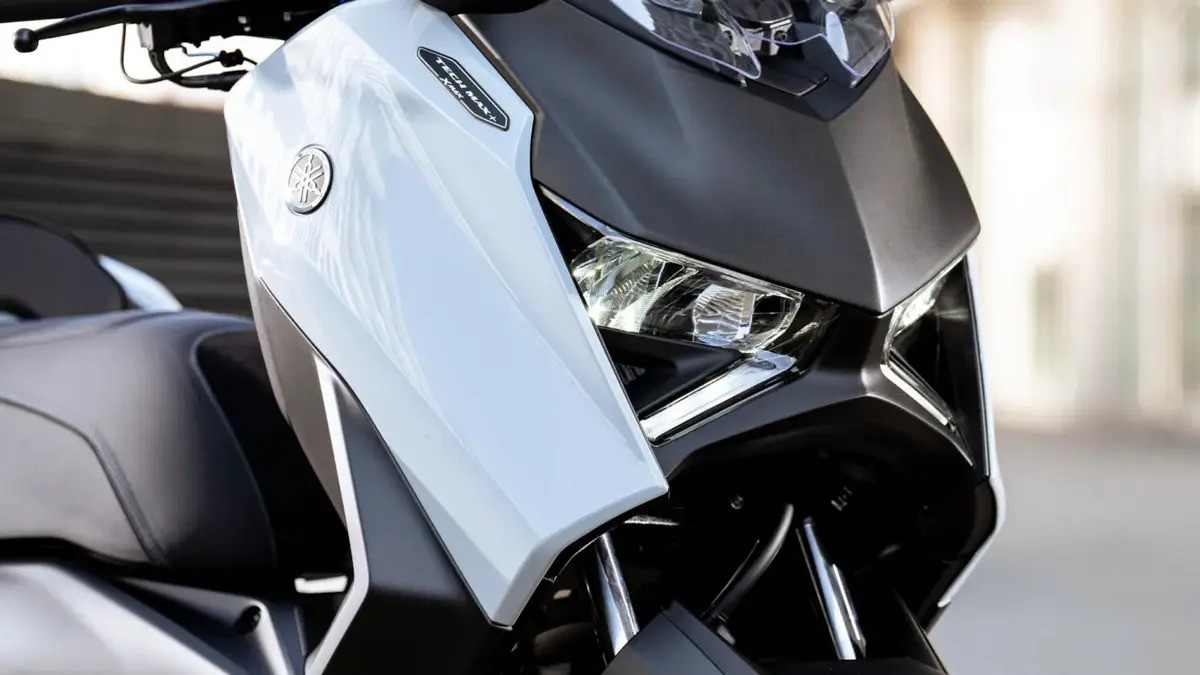 Resmi Diluncurkan, Ini dia Yamaha XMax Terbaru 2025 : Skutik Premium ...