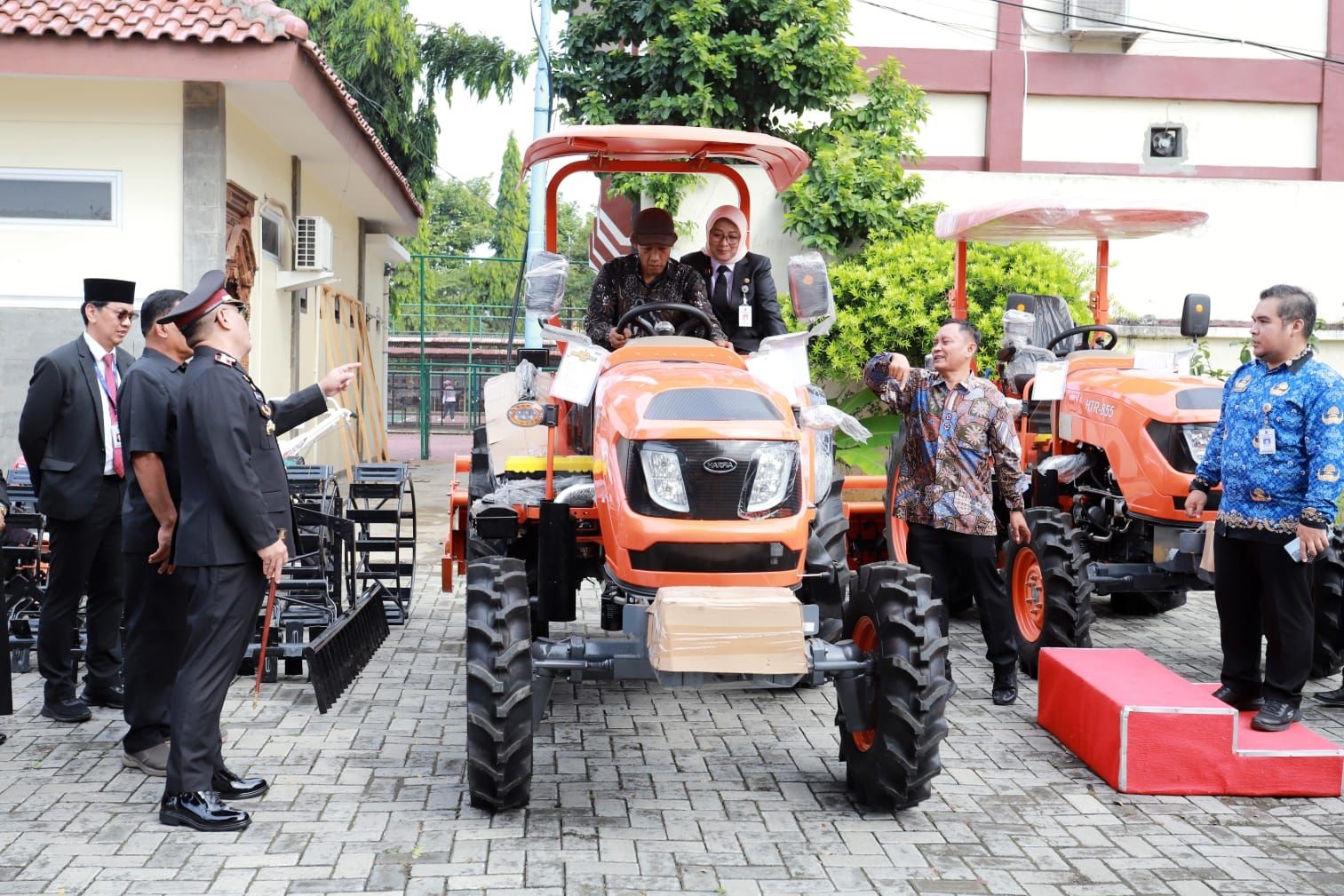 Pemkab Kebumen Bagikan 231 Alsintan dalam Peringatan Hari Kebangkitan ...