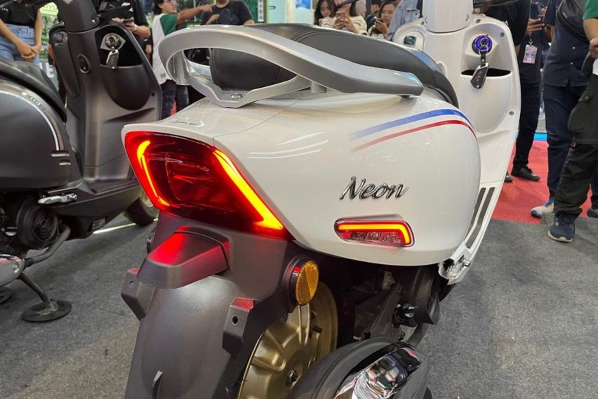 WMoto Letbe Neon, Skutik Retro Modern 125cc dengan Harga di Bawah Rp 20 ...