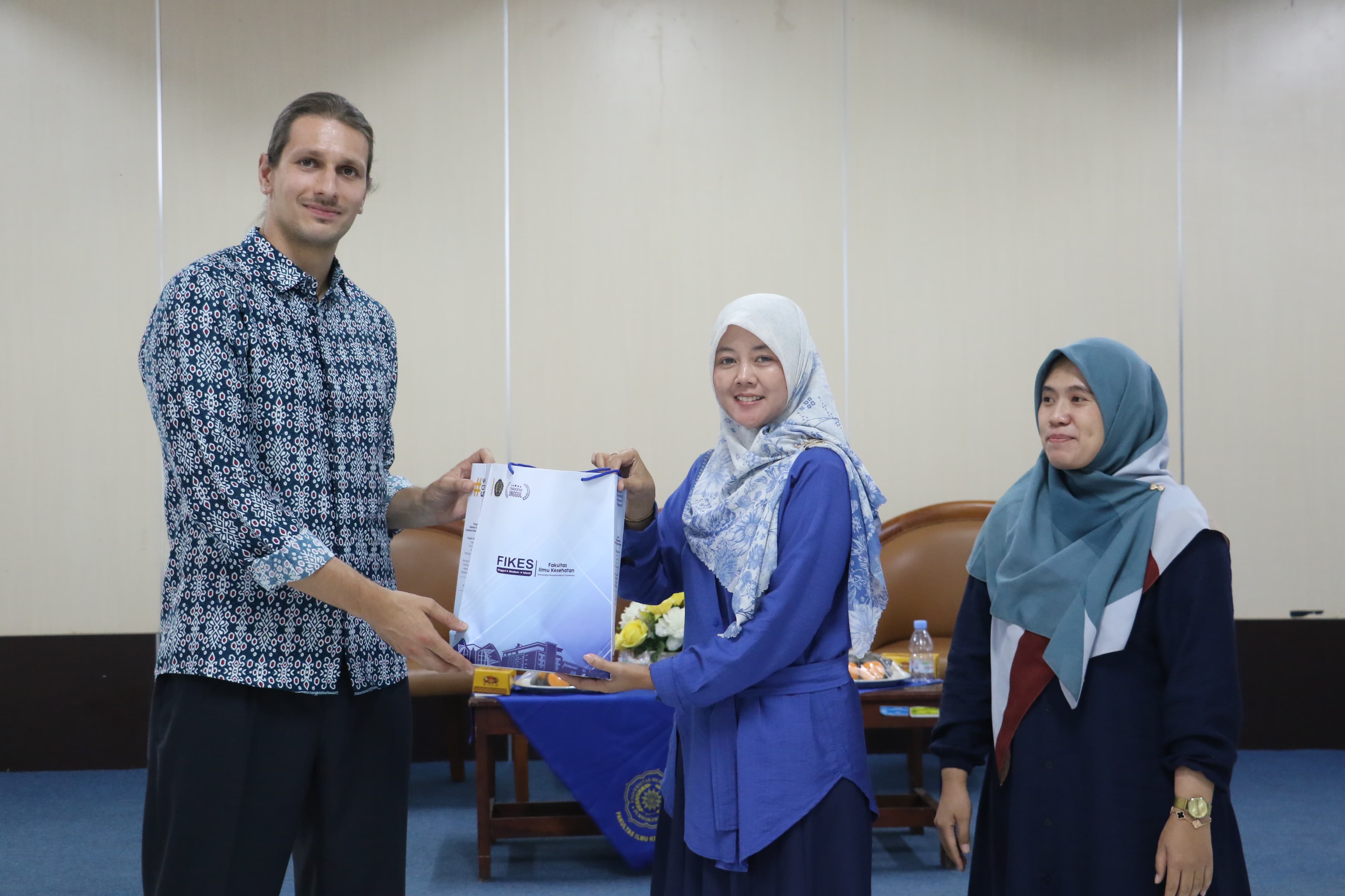 Guest Lecturer Bahas Peluang Karier Perawat di Jerman, FIKES UMP Dorong ...