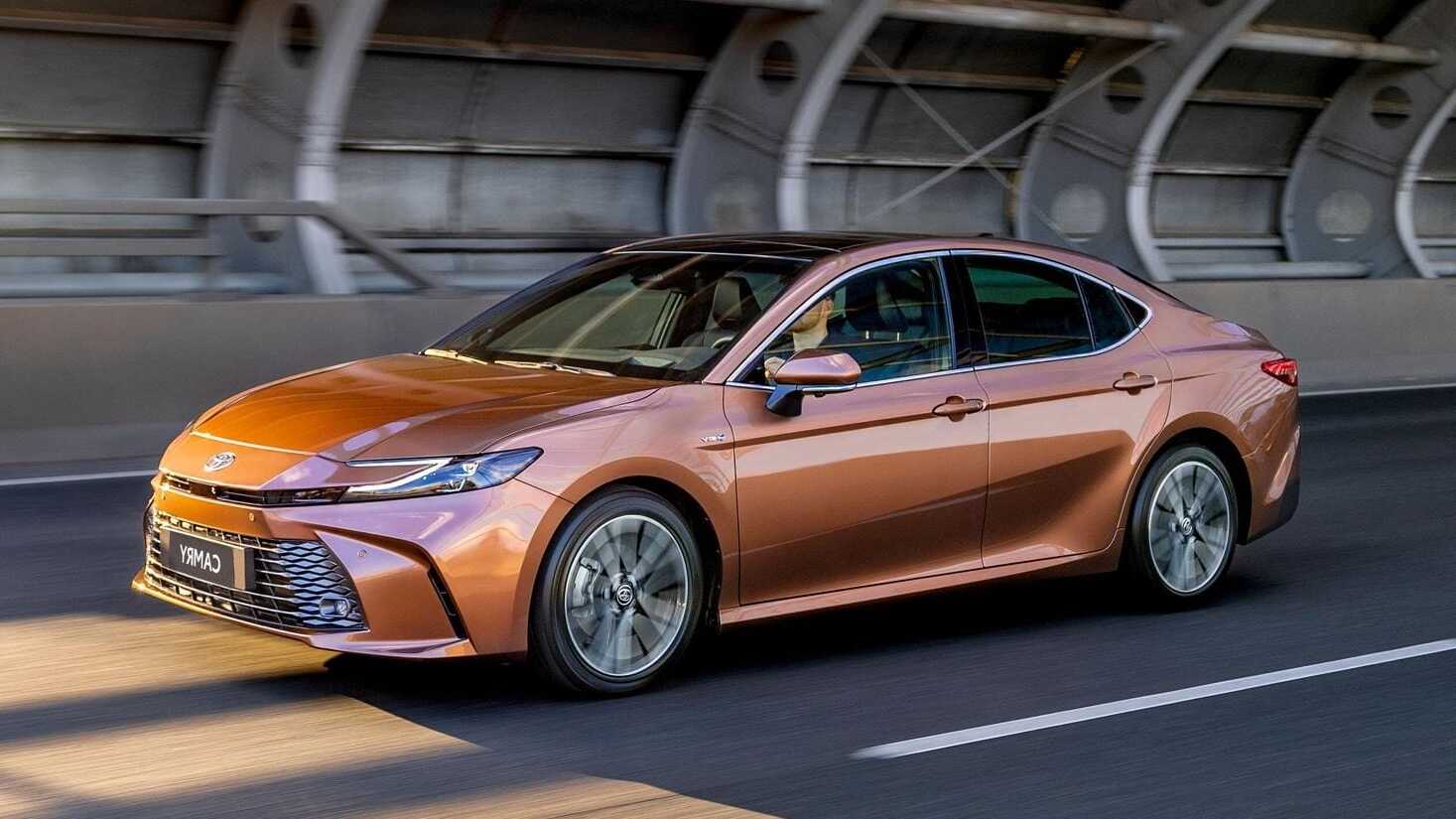 Mewah, Pintar, dan Irit! Toyota Camry Hybrid 2025 Hadir dengan Fitur ...
