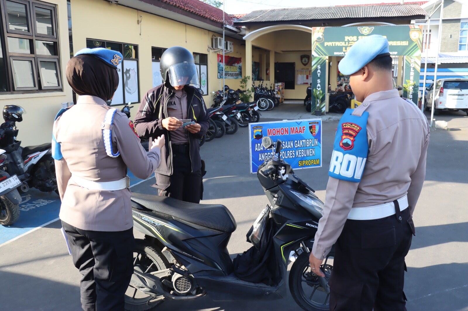 Operasi Patuh Candi Sasar Juga Polisi
