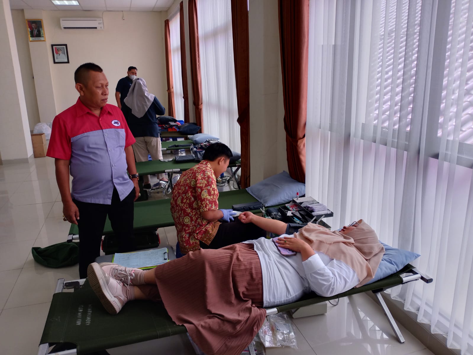 RSUD dr R Goeteng Taroenaadibrata dan JNE Gelar Donor Darah dan Pemeriksaan Kesehatan Gratis