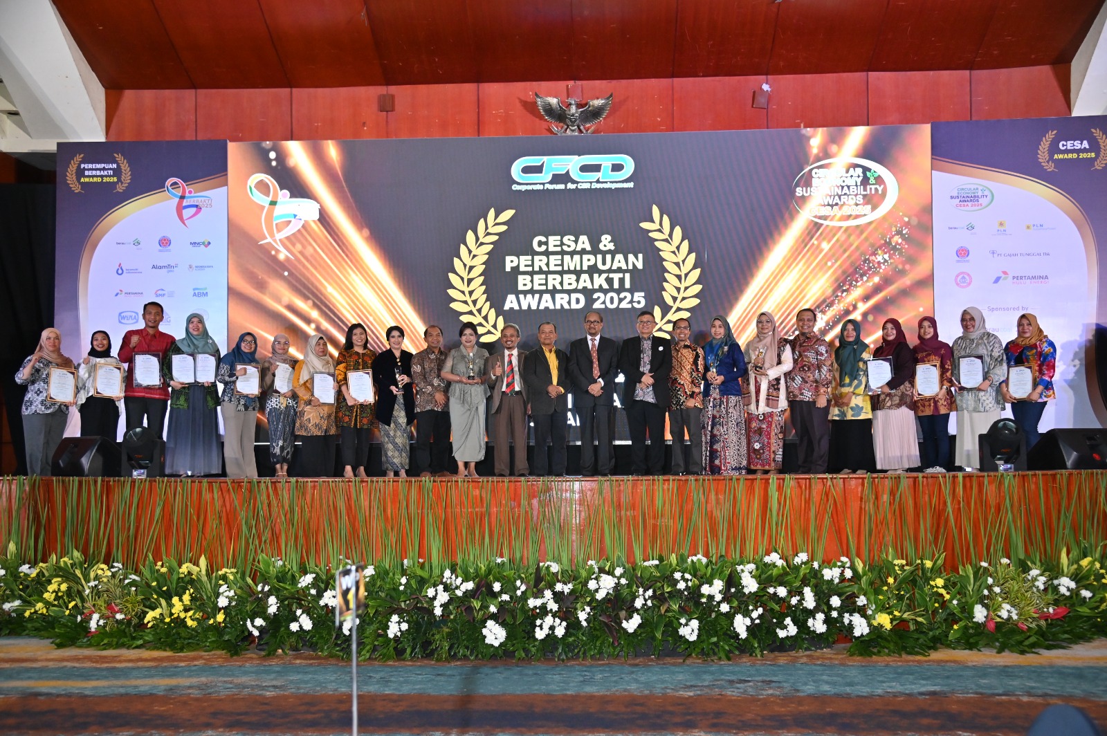 Dua Perempuan Lokal Raih Penghargaan BERBAKTI 2025 Lewat Program PLN Indonesia Power Mrica