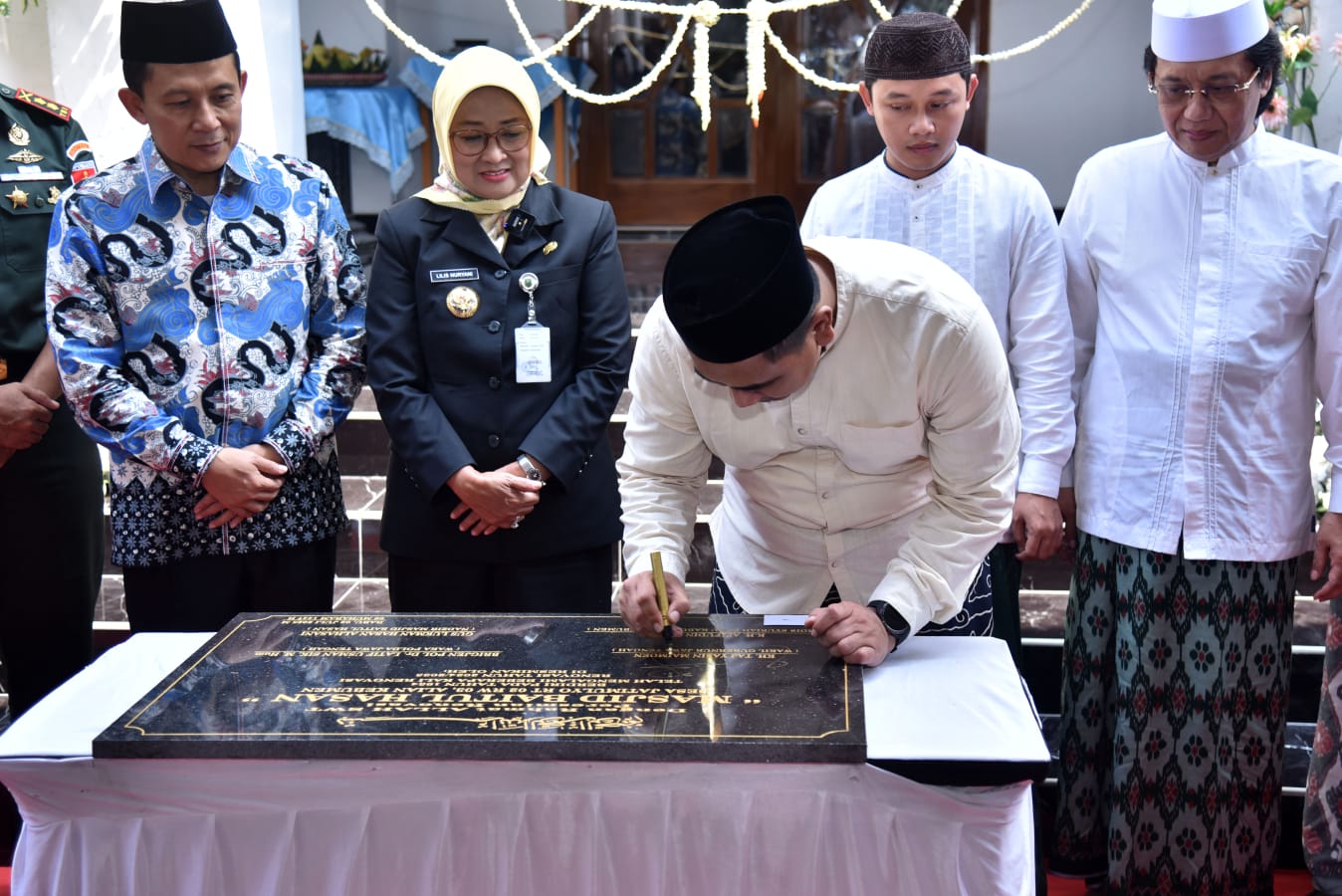 Wagub Taj Yasin Resmikan Masjid Baitul Khasan