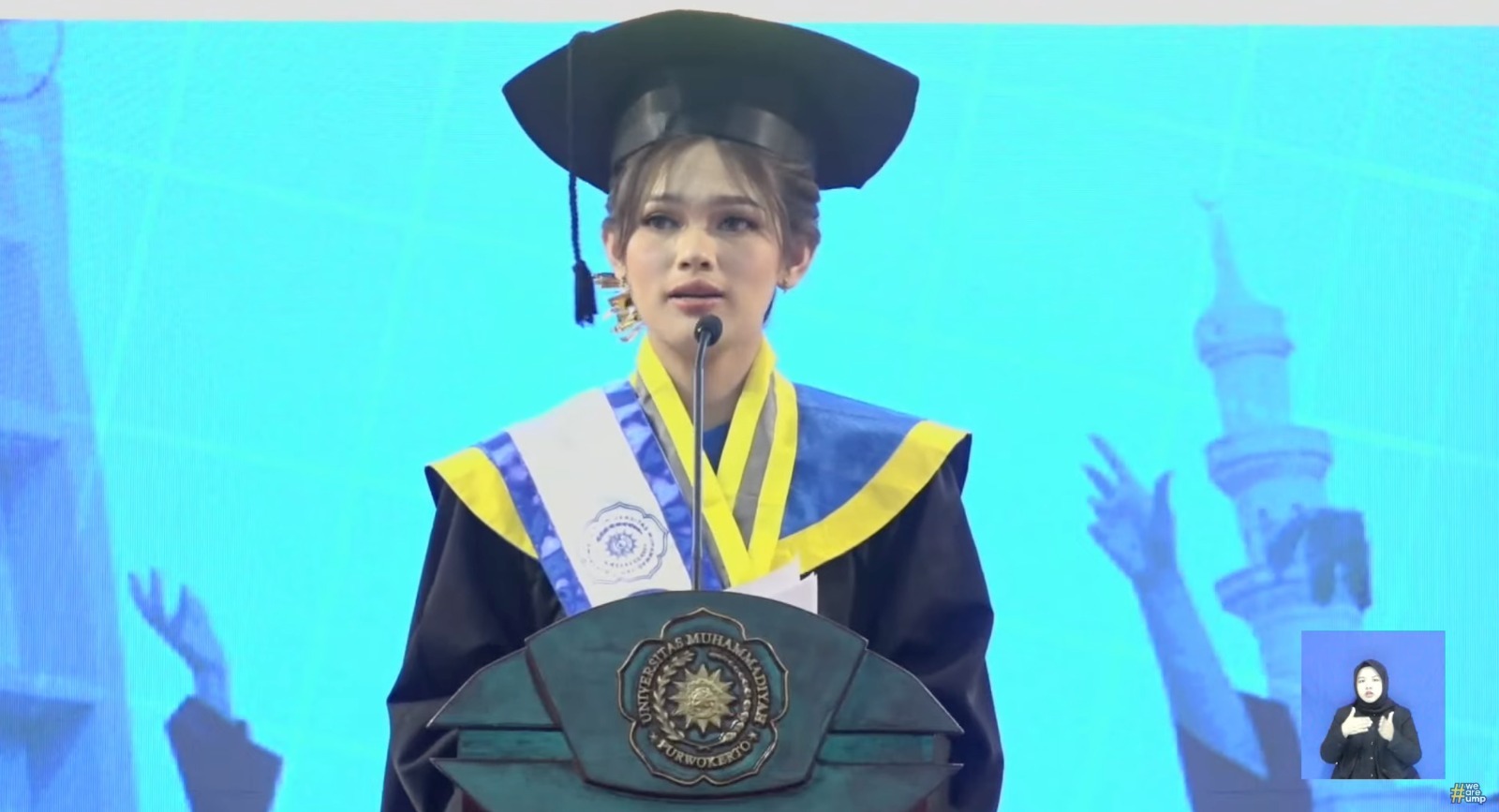 Miniatur Indonesia di Kampus Muhammadiyah :Mahasiswa Hindu Wisuda di ...