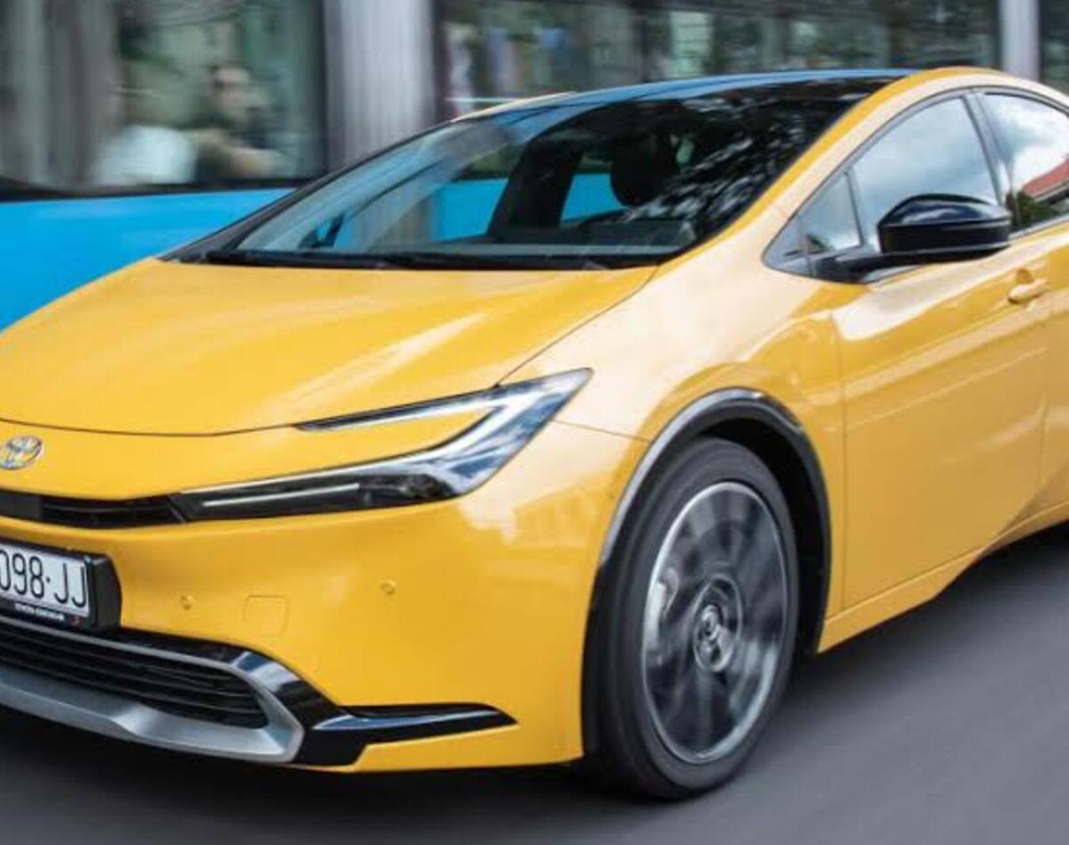Toyota Prius RW 2025, Mobil Hybrid Futuristik dan Ramah Lingkungan