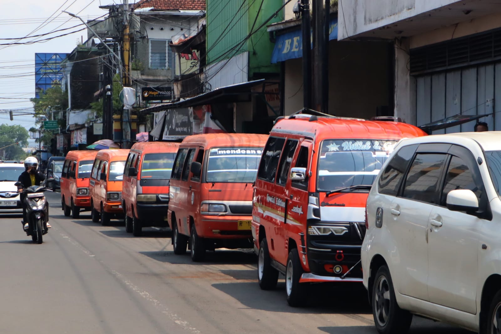 Supir Angkot Purwokerto Kian Terjepit: “Mau Taat Pajak, Tapi Nggak Bisa ...
