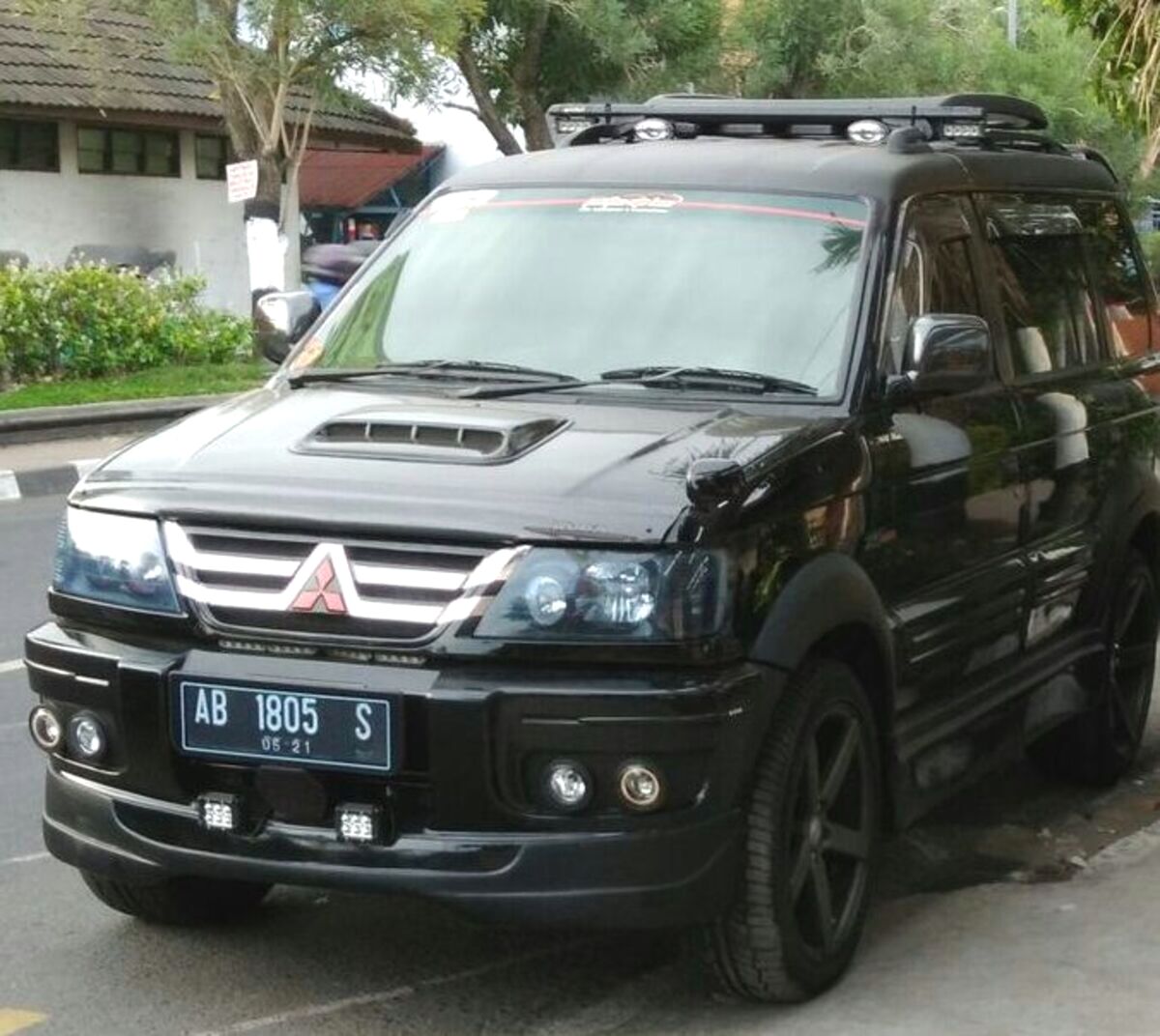 Modifikasi Ekstrem Mobil Mitsubishi Kuda yang Bisa Bikin Terpana
