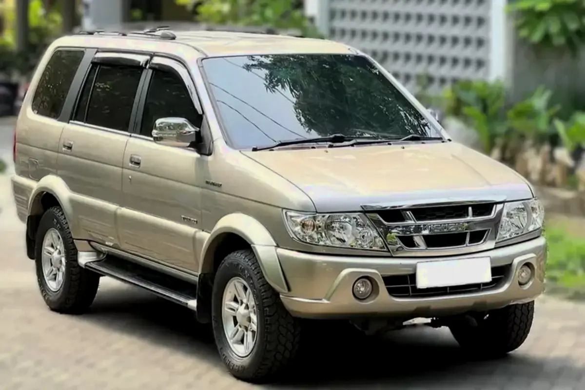 Perbandingan Duel Legendaris, Isuzu Panther Grand Touring dan Kijang ...