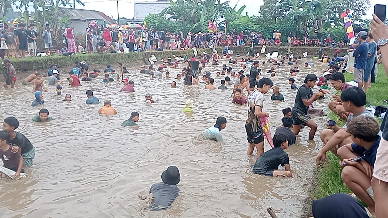 Tradisi Parak Iwak Jadi Momen Kebersamaan Warga Banjarnegara Jelang ...
