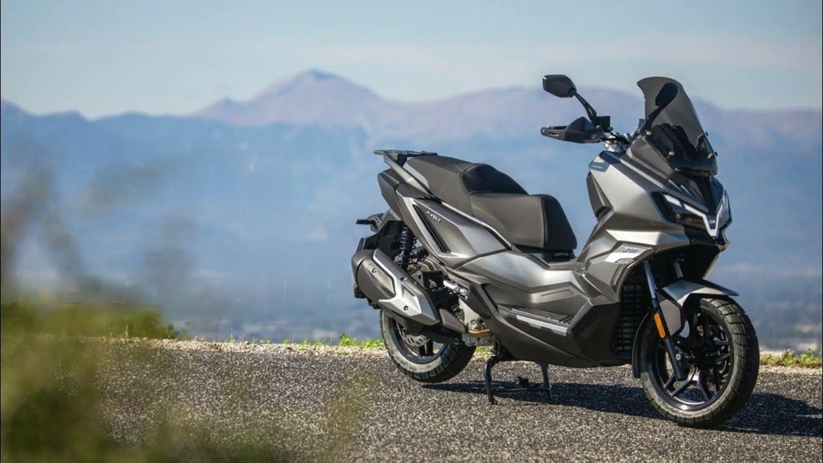 SYM ADX 300: Skutik Adventure Bertenaga yang Siap Taklukkan Segala Medan